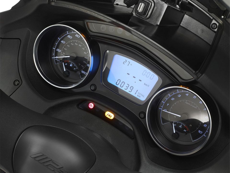 Motortest - Piaggio MP3 motorscooter | MotorRAI.nl