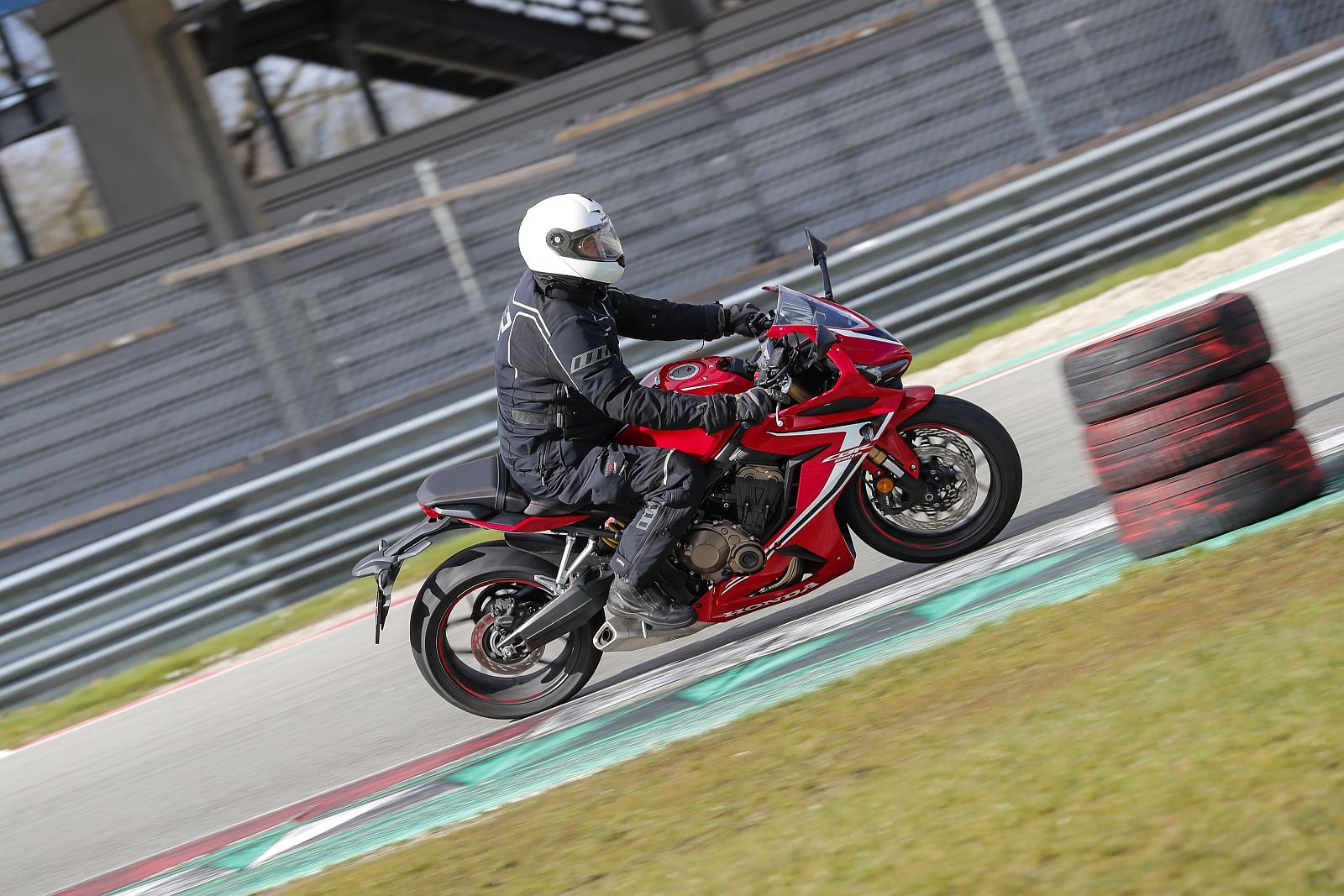 Motortest - Honda CBR650R (2019) | MotorRAI.nl