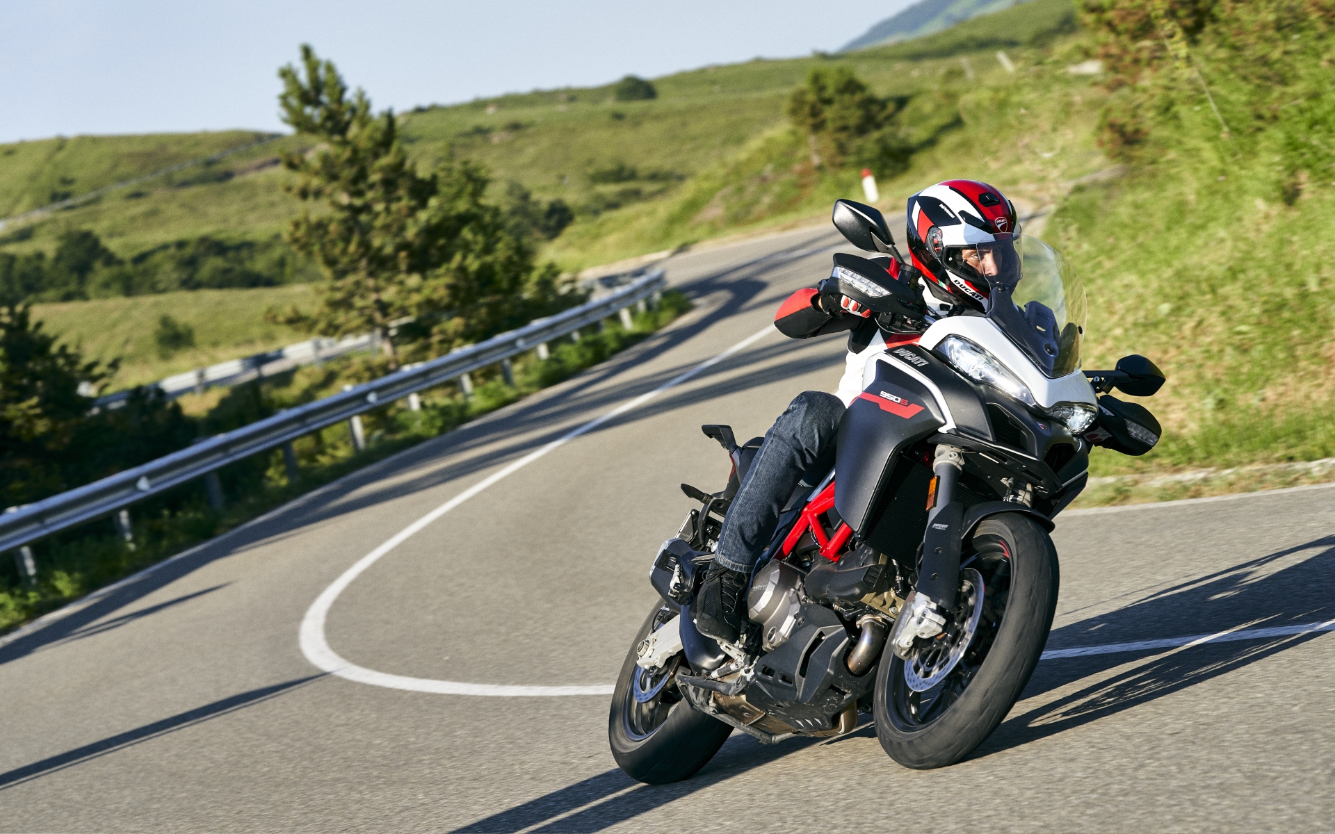 Ducati Multistrada 950 S nu ook in GP White - MotorRAI.nl