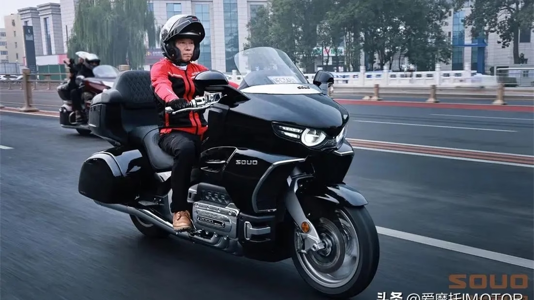8-cilinder boxermotor uit China | MotorRAI.nl